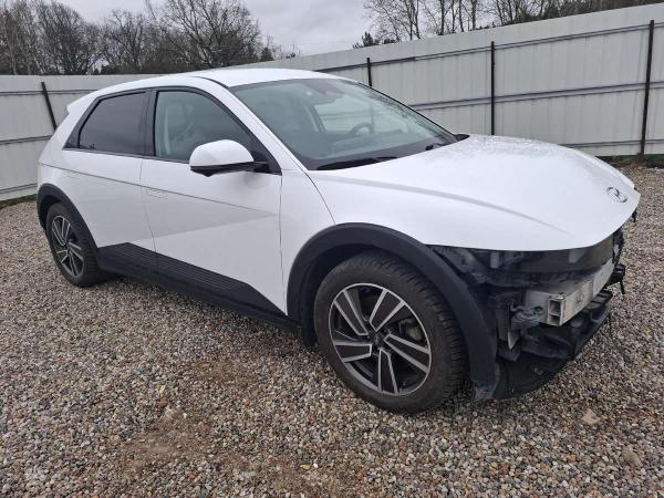 White Hyundai Ioniq 5 2024 in Kaunas, with an engine capacity of 0.00 L and mileage of 115 thousand km for 21175 €, photo 5 on AUTOMOTO.COM.LV