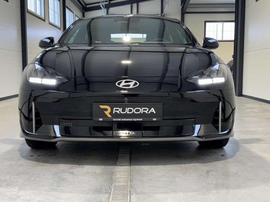 Black Hyundai IONIQ 6 2023 in Siauliai, with an engine capacity of 0.00 L and mileage of 45 thousand km for 29300 €, photo 2 on AUTOMOTO.COM.LV