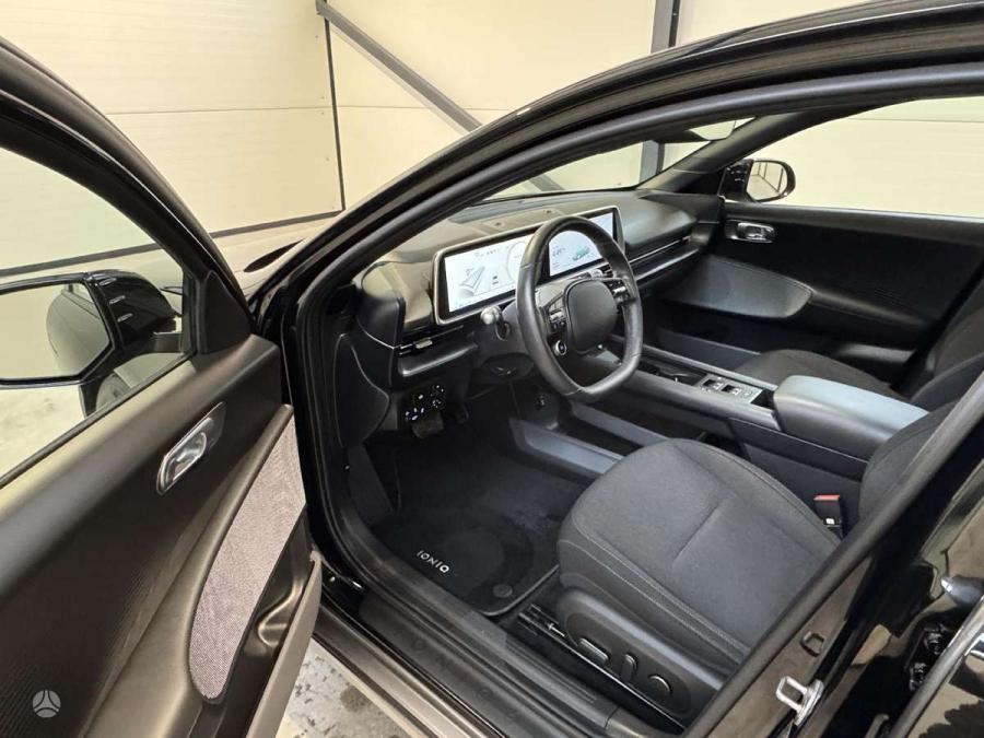Black Hyundai IONIQ 6 2023 in Siauliai, with an engine capacity of 0.00 L and mileage of 45 thousand km for 29300 €, photo 7 on AUTOMOTO.COM.LV