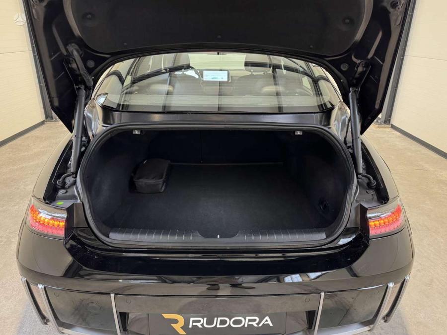 Black Hyundai IONIQ 6 2023 in Siauliai, with an engine capacity of 0.00 L and mileage of 45 thousand km for 29300 €, photo 9 on AUTOMOTO.COM.LV