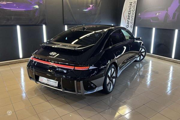Black Hyundai IONIQ 6 2023 in Vilnius, with an engine capacity of 0.00 L and mileage of 61 thousand km for 29950 €, photo 2 on AUTOMOTO.COM.LV