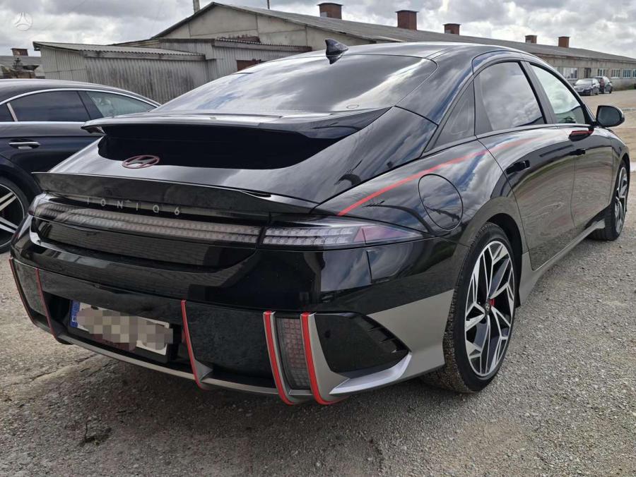 Melns Hyundai IONIQ 6 2023 Klaipėda, ar dzinēja tilpumu 0.00 L un nobraukumu 61 tūkst. km par 28200 €, foto 1 vietnē AUTOMOTO.COM.LV
