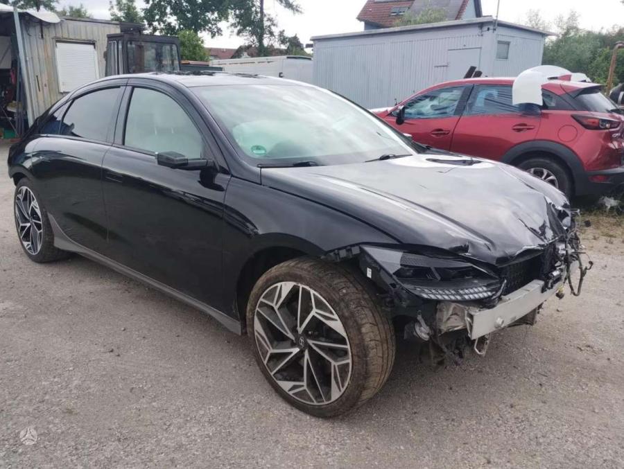 Черный Хендай IONIQ 6 2024 в Паневежис, объемом двигателя 0.00 л и пробегом 46 тыс. км за 12600 €, фото 3 на AUTOMOTO.COM.LV