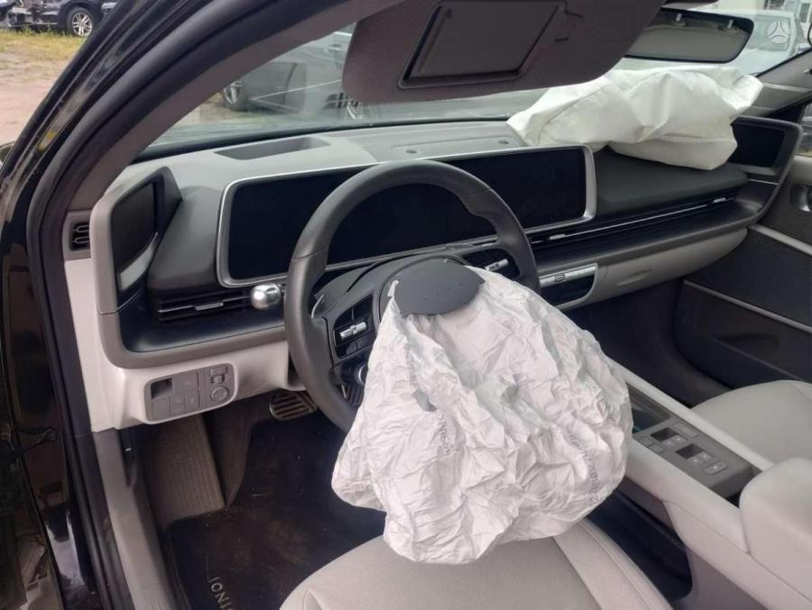 Черный Хендай IONIQ 6 2024 в Паневежис, объемом двигателя 0.00 л и пробегом 46 тыс. км за 12600 €, фото 14 на AUTOMOTO.COM.LV