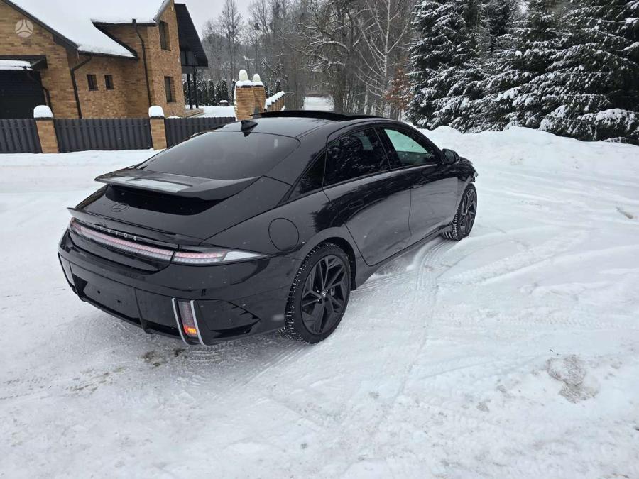 Melns Hyundai IONIQ 6 2023 Prienai, ar dzinēja tilpumu 0.00 L un nobraukumu 14 tūkst. km par 21600 €, foto 6 vietnē AUTOMOTO.COM.LV
