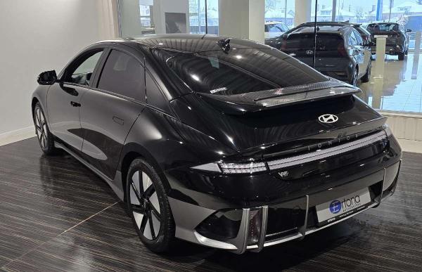 Black Hyundai IONIQ 6 2024 in Siauliai, with an engine capacity of 0.00 L and mileage of 41 thousand km for 33900 €, photo 4 on AUTOMOTO.COM.LV