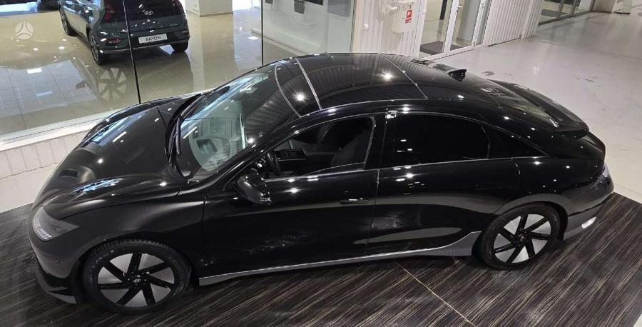 Black Hyundai IONIQ 6 2024 in Siauliai, with an engine capacity of 0.00 L and mileage of 41 thousand km for 33900 €, photo 7 on AUTOMOTO.COM.LV