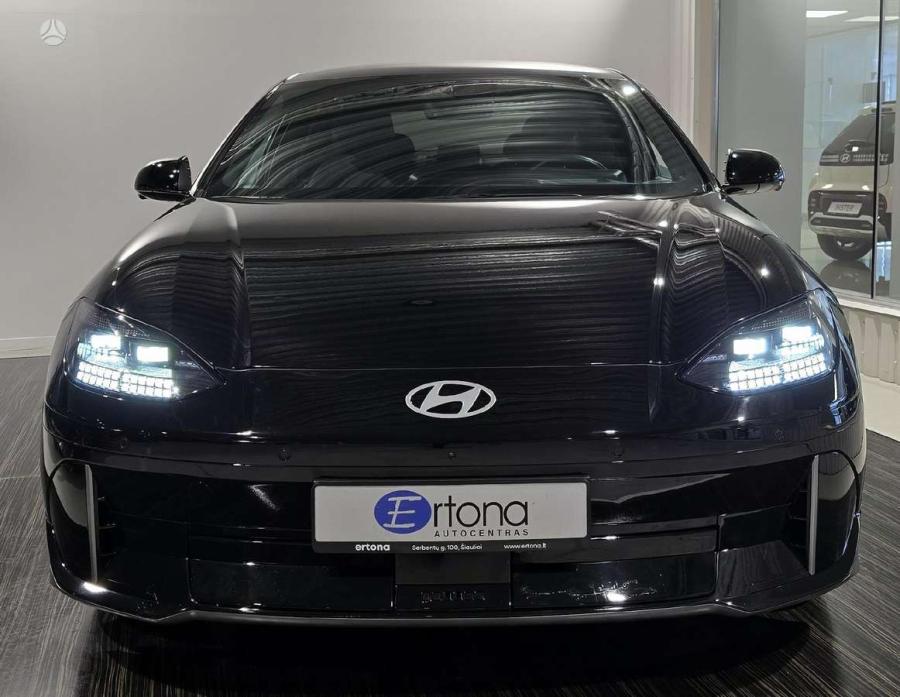 Black Hyundai IONIQ 6 2024 in Siauliai, with an engine capacity of 0.00 L and mileage of 41 thousand km for 33900 €, photo 10 on AUTOMOTO.COM.LV