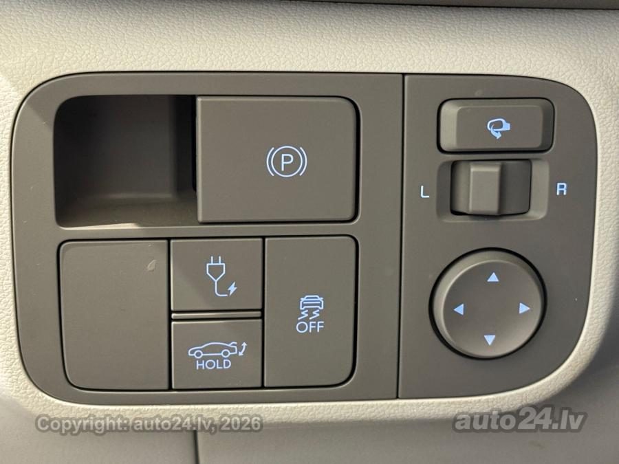 Zils Hyundai IONIQ 6 2024 Tallina, ar dzinēja tilpumu 0.00 L un nobraukumu 67 tūkst. km par 35900 €, foto 24 vietnē AUTOMOTO.COM.LV