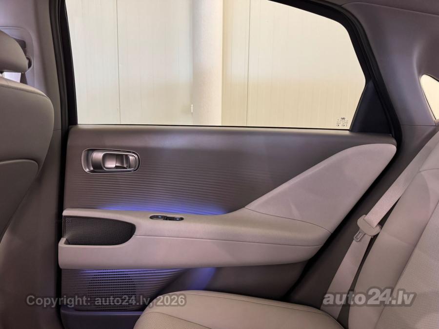 Zils Hyundai IONIQ 6 2024 Tallina, ar dzinēja tilpumu 0.00 L un nobraukumu 67 tūkst. km par 35900 €, foto 26 vietnē AUTOMOTO.COM.LV