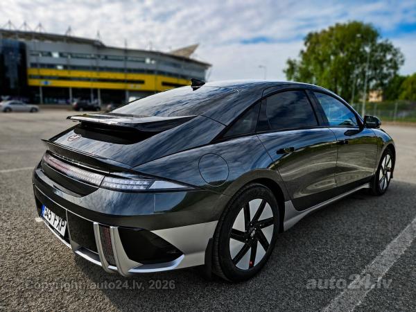 Pelēks Hyundai IONIQ 6 2024 Tallina, ar dzinēja tilpumu 0.00 L un nobraukumu 37 tūkst. km par 36999 €, foto 3 vietnē AUTOMOTO.COM.LV
