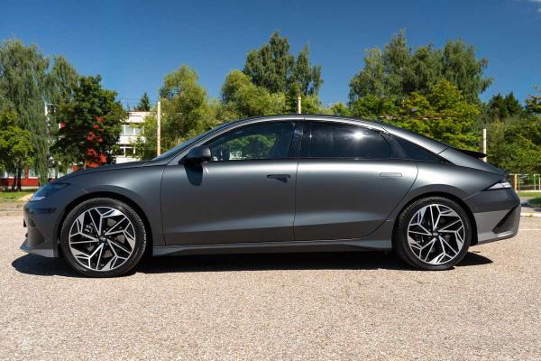 Серый Хендай IONIQ 6 2024 в Вильнюс, объемом двигателя 0.00 л и пробегом 44 тыс. км за 33950 €, фото 3 на AUTOMOTO.COM.LV