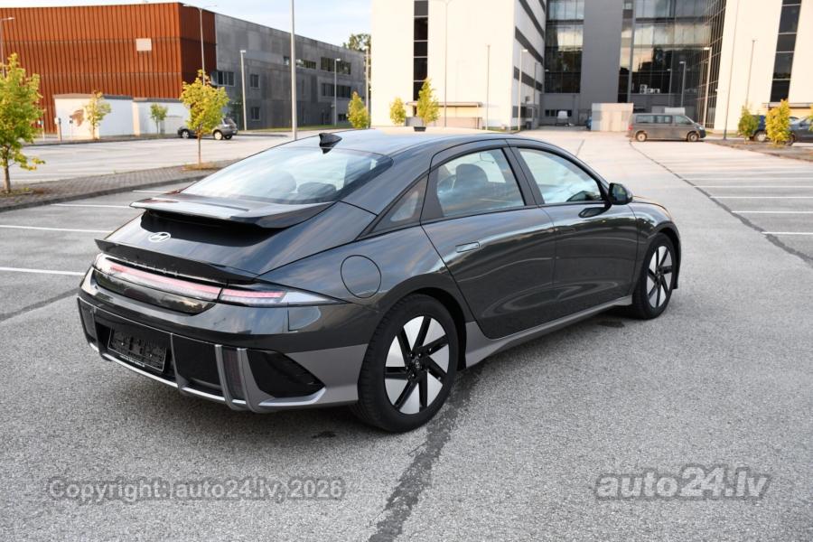 Серый Хендай IONIQ 6 2024 в Тарту, объемом двигателя 0.00 л и пробегом 25 тыс. км за 30900 €, фото 3 на AUTOMOTO.COM.LV