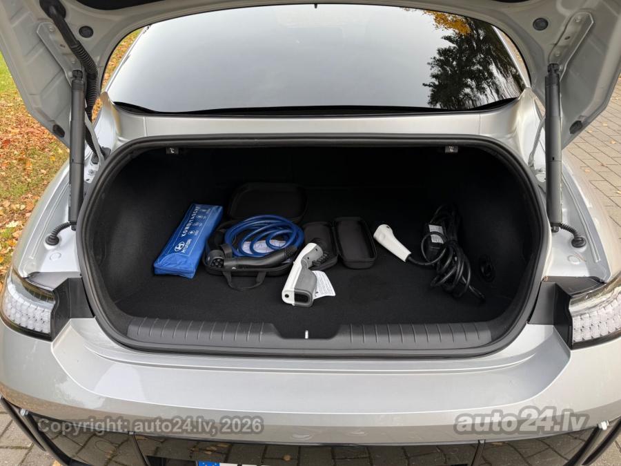Pelēks Hyundai IONIQ 6 2025 Veru, ar dzinēja tilpumu 0.00 L un nobraukumu 11 tūkst. km par 44640 €, foto 7 vietnē AUTOMOTO.COM.LV