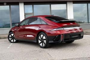 Sarkans Hyundai IONIQ 6 2024 Viļņa, ar dzinēja tilpumu 0.00 L un nobraukumu 47 tūkst. km par 29950 €, foto 5 vietnē AUTOMOTO.COM.LV