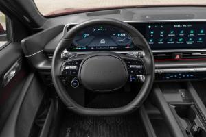 Sarkans Hyundai IONIQ 6 2024 Viļņa, ar dzinēja tilpumu 0.00 L un nobraukumu 47 tūkst. km par 29950 €, foto 15 vietnē AUTOMOTO.COM.LV