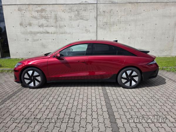 Красный Хендай IONIQ 6 2023 в Вильянди, объемом двигателя 0.00 л и пробегом 12 тыс. км за 28999 €, фото 7 на AUTOMOTO.COM.LV
