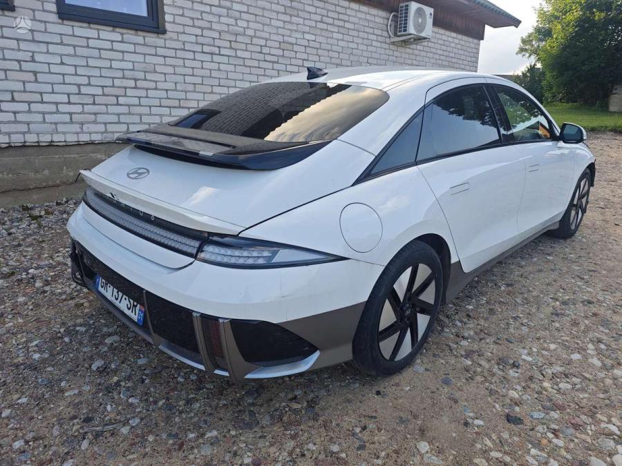 Белый Хендай IONIQ 6 2023 в Тельшяй, объемом двигателя 0.00 л и пробегом 48 тыс. км за 12600 €, фото 5 на AUTOMOTO.COM.LV