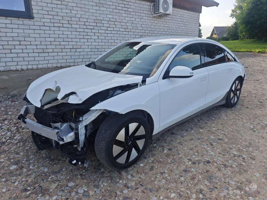 Белый Хендай IONIQ 6 2023 в Тельшяй, объемом двигателя 0.00 л и пробегом 48 тыс. км за 12600 €, фото 7 на AUTOMOTO.COM.LV