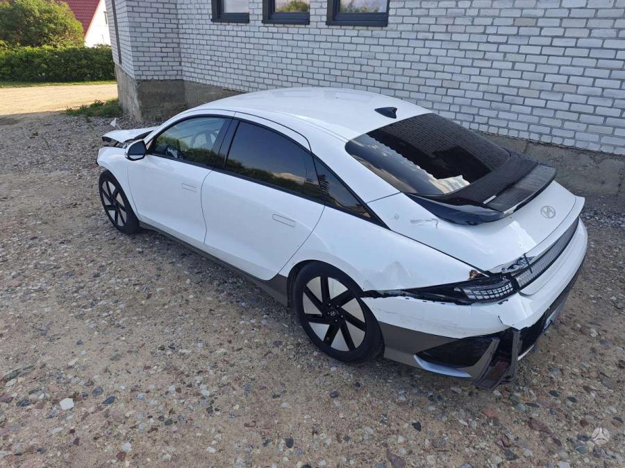 Белый Хендай IONIQ 6 2023 в Тельшяй, объемом двигателя 0.00 л и пробегом 48 тыс. км за 12600 €, фото 9 на AUTOMOTO.COM.LV