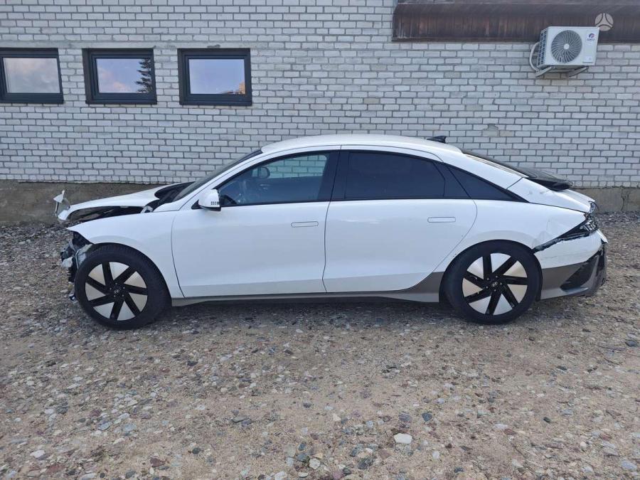 Белый Хендай IONIQ 6 2023 в Тельшяй, объемом двигателя 0.00 л и пробегом 48 тыс. км за 12600 €, фото 10 на AUTOMOTO.COM.LV