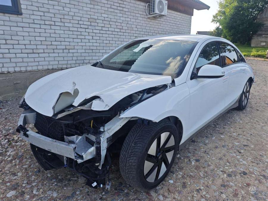 Белый Хендай IONIQ 6 2023 в Тельшяй, объемом двигателя 0.00 л и пробегом 48 тыс. км за 12600 €, фото 11 на AUTOMOTO.COM.LV