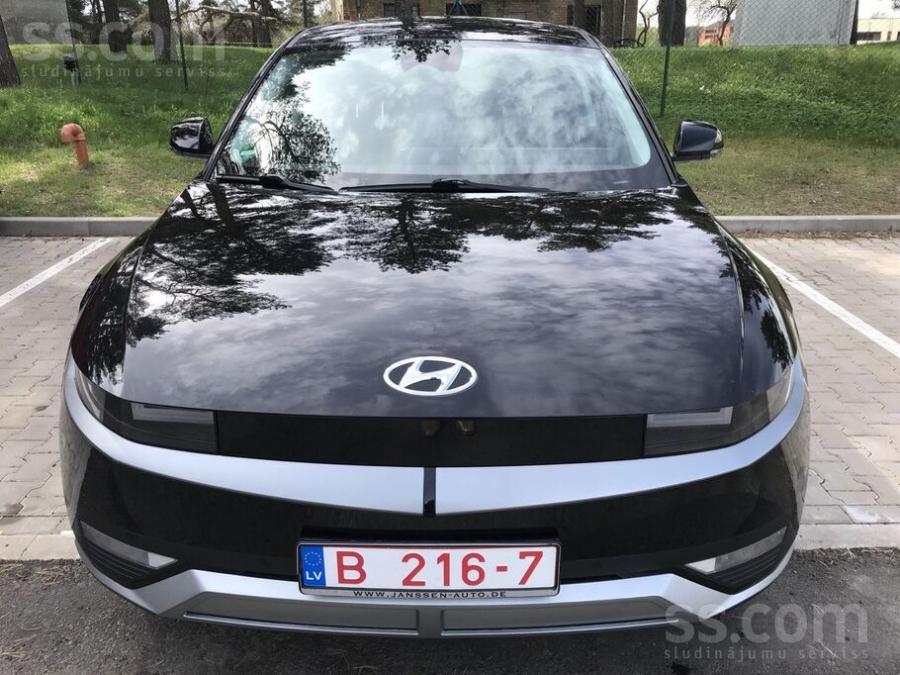Black Hyundai Ioniq 2021 in Riga, with an engine capacity of 0.00 L and mileage of 62 thousand km for 23950 €, photo 3 on AUTOMOTO.COM.LV