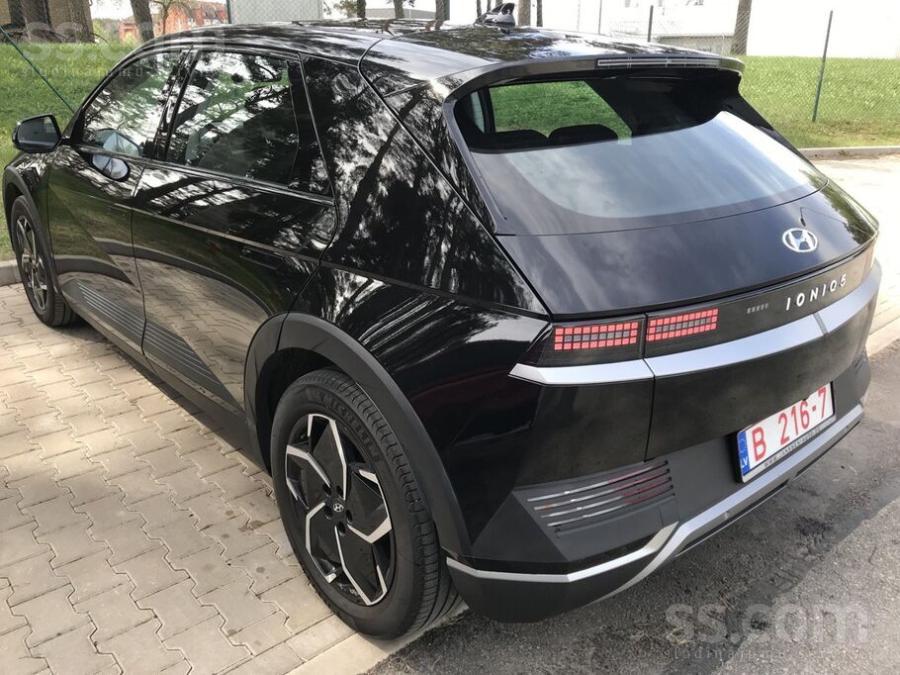 Black Hyundai Ioniq 2021 in Riga, with an engine capacity of 0.00 L and mileage of 62 thousand km for 23950 €, photo 5 on AUTOMOTO.COM.LV