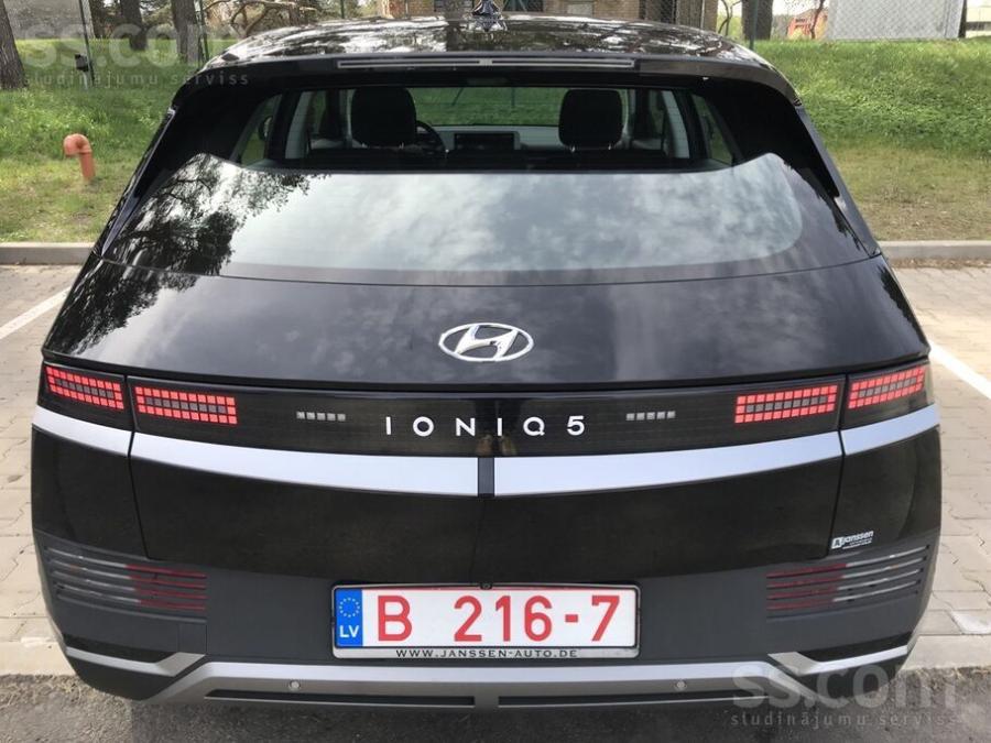 Black Hyundai Ioniq 2021 in Riga, with an engine capacity of 0.00 L and mileage of 62 thousand km for 23950 €, photo 6 on AUTOMOTO.COM.LV
