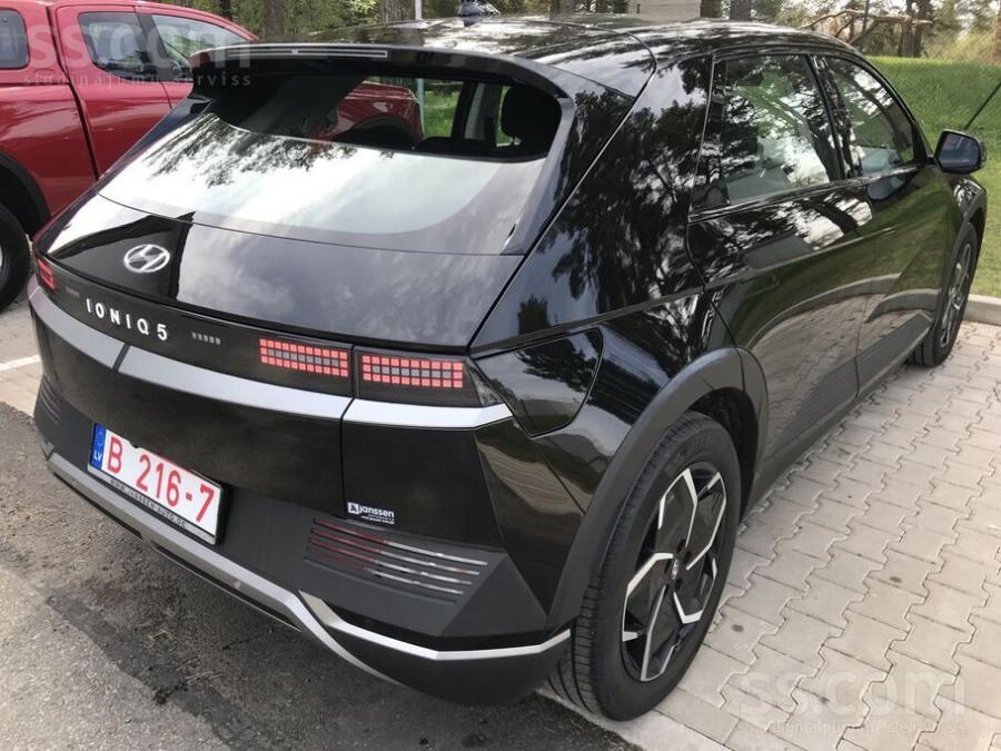 Black Hyundai Ioniq 2021 in Riga, with an engine capacity of 0.00 L and mileage of 62 thousand km for 23950 €, photo 7 on AUTOMOTO.COM.LV