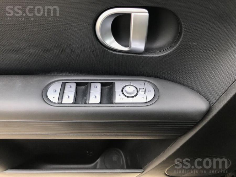 Black Hyundai Ioniq 2021 in Riga, with an engine capacity of 0.00 L and mileage of 62 thousand km for 23950 €, photo 14 on AUTOMOTO.COM.LV