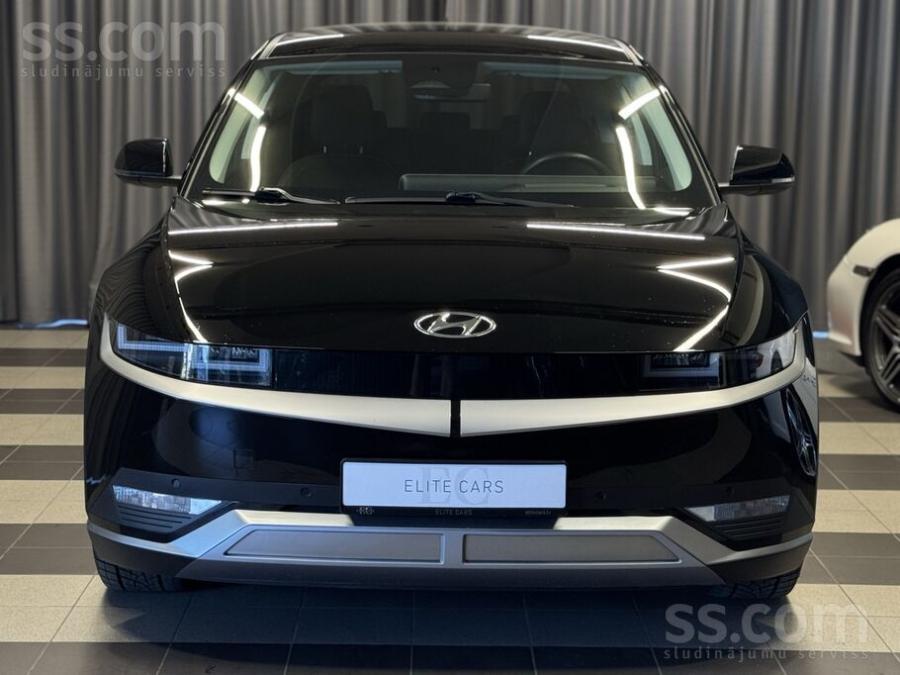 Black Hyundai Ioniq 2021 in Riga, with an engine capacity of 0.00 L and mileage of 82 thousand km for 29990 €, photo 3 on AUTOMOTO.COM.LV