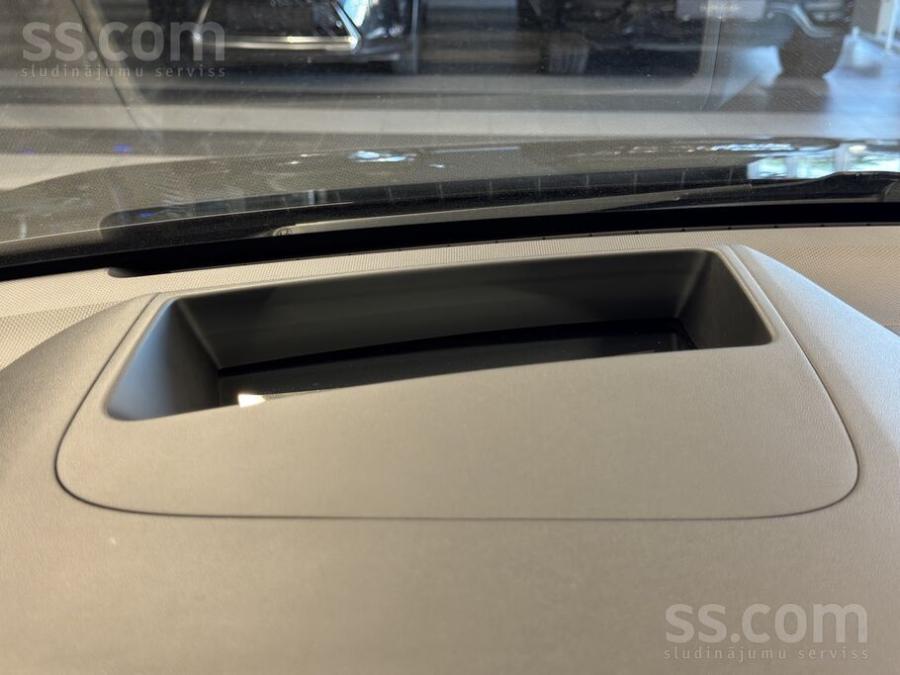 Black Hyundai Ioniq 2021 in Riga, with an engine capacity of 0.00 L and mileage of 82 thousand km for 29990 €, photo 25 on AUTOMOTO.COM.LV