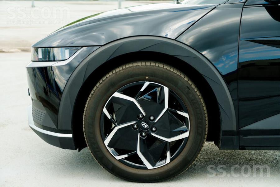 Черный Хендай Ioniq 2023 в Рига, объемом двигателя 0.00 л и пробегом 59 тыс. км за 32000 €, фото 4 на AUTOMOTO.COM.LV