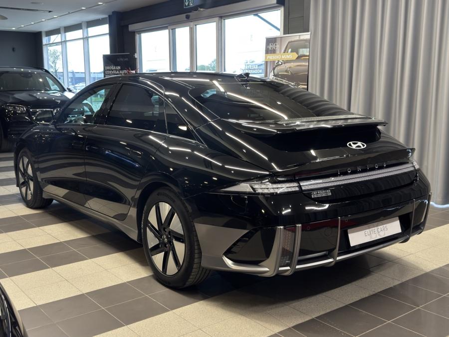 Black Hyundai Ioniq 2023 in Riga, with an engine capacity of 0.00 L and mileage of 77 thousand km for 31990 €, photo 5 on AUTOMOTO.COM.LV