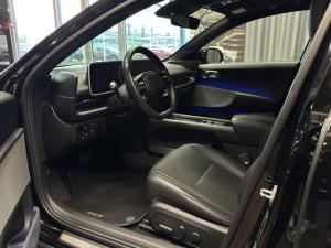 Black Hyundai Ioniq 2023 in Riga, with an engine capacity of 0.00 L and mileage of 77 thousand km for 31990 €, photo 8 on AUTOMOTO.COM.LV