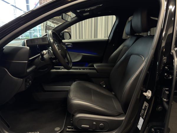 Black Hyundai Ioniq 2023 in Riga, with an engine capacity of 0.00 L and mileage of 77 thousand km for 31990 €, photo 8 on AUTOMOTO.COM.LV