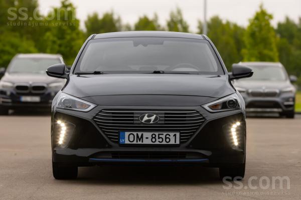Black Hyundai Ioniq 2016 in Jelgava, with an engine capacity of 1.60 L and mileage of 0 thousand km for 8950 €, photo 2 on AUTOMOTO.COM.LV