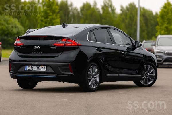 Melns Hyundai Ioniq 2016 Jelgava, ar dzinēja tilpumu 1.60 L un nobraukumu 0 tūkst. km par 8950 €, foto 4 vietnē AUTOMOTO.COM.LV