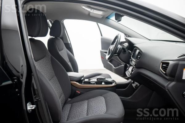 Melns Hyundai Ioniq 2017 Tallina, ar dzinēja tilpumu 0.00 L un nobraukumu 142 tūkst. km par 12899 €, foto 10 vietnē AUTOMOTO.COM.LV