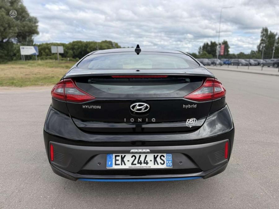 Melns Hyundai Ioniq 2017 Tauragė, ar dzinēja tilpumu 1.58 L un nobraukumu 188 tūkst. km par 8800 €, foto 5 vietnē AUTOMOTO.COM.LV