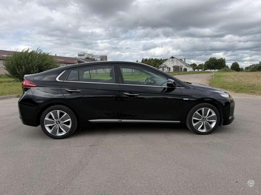 Melns Hyundai Ioniq 2017 Tauragė, ar dzinēja tilpumu 1.58 L un nobraukumu 188 tūkst. km par 8800 €, foto 8 vietnē AUTOMOTO.COM.LV