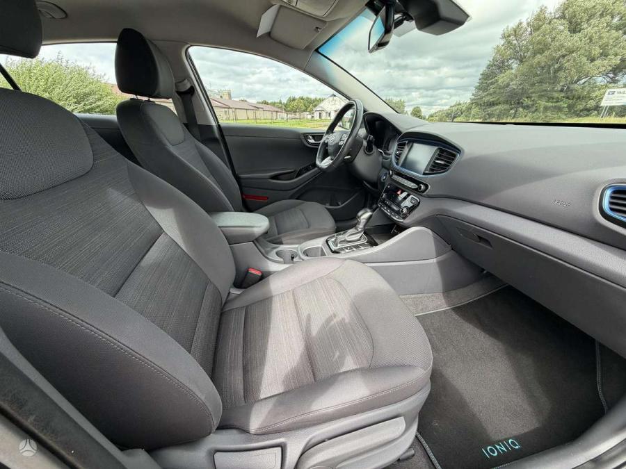 Melns Hyundai Ioniq 2017 Tauragė, ar dzinēja tilpumu 1.58 L un nobraukumu 188 tūkst. km par 8800 €, foto 12 vietnē AUTOMOTO.COM.LV