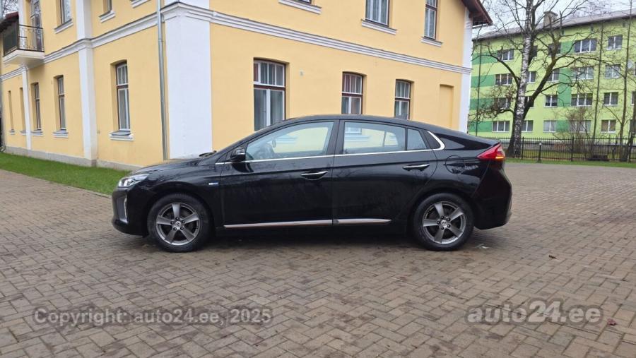 Black Hyundai Ioniq 2018 in Valga, with an engine capacity of 0.00 L and mileage of 108 thousand km for 13990 €, photo 4 on AUTOMOTO.COM.LV