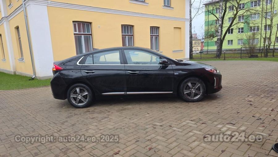 Black Hyundai Ioniq 2018 in Valga, with an engine capacity of 0.00 L and mileage of 108 thousand km for 13990 €, photo 7 on AUTOMOTO.COM.LV