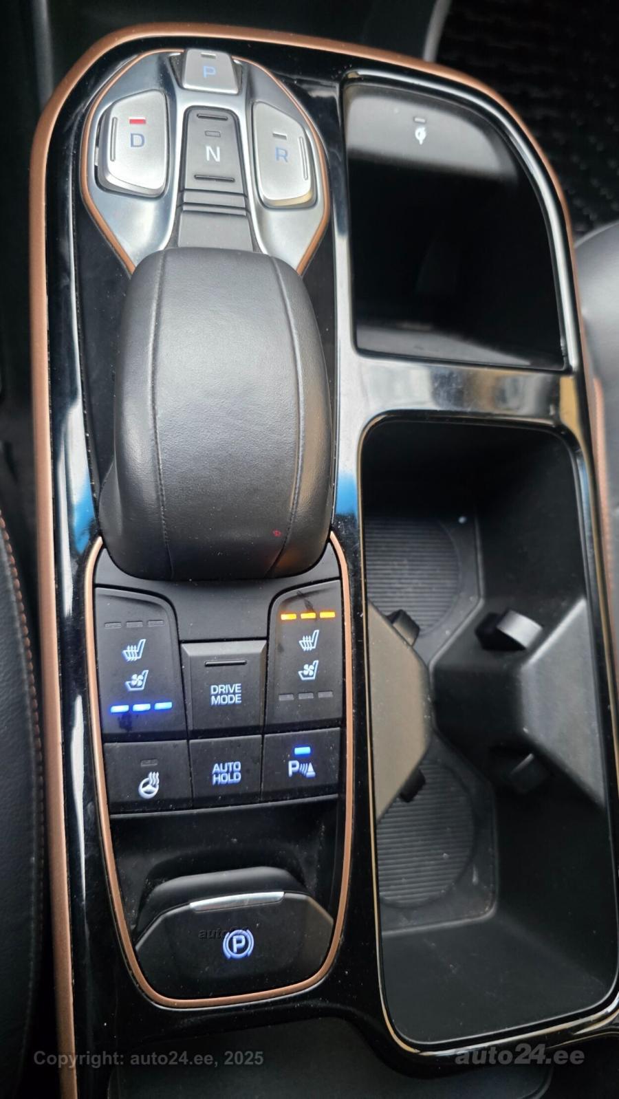 Black Hyundai Ioniq 2018 in Valga, with an engine capacity of 0.00 L and mileage of 108 thousand km for 13990 €, photo 14 on AUTOMOTO.COM.LV