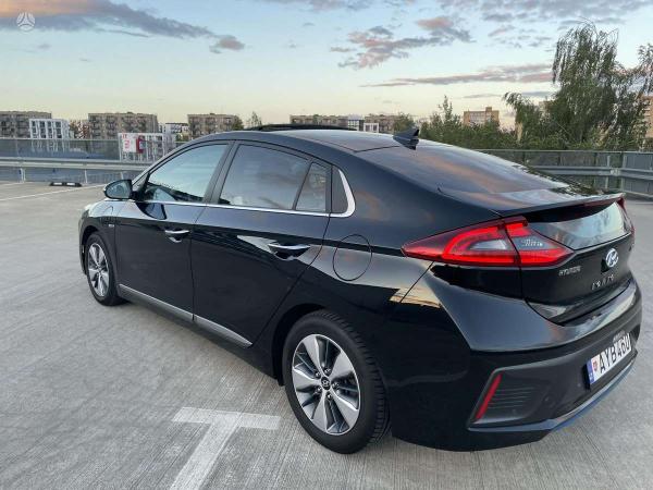 Black Hyundai Ioniq 2018 in Vilnius, with an engine capacity of 1.58 L and mileage of 177 thousand km for 10800 €, photo 5 on AUTOMOTO.COM.LV