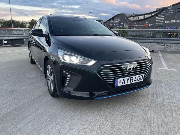 Black Hyundai Ioniq 2018 in Vilnius, with an engine capacity of 1.58 L and mileage of 177 thousand km for 10800 €, photo 7 on AUTOMOTO.COM.LV