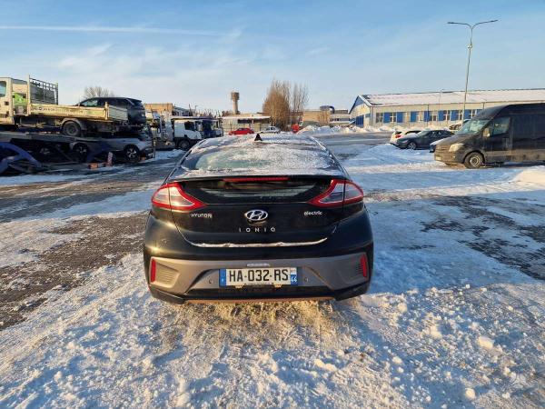 Melns Hyundai Ioniq 2019 Tauragė, ar dzinēja tilpumu 0.00 L un nobraukumu 260 tūkst. km par 8228 €, foto 4 vietnē AUTOMOTO.COM.LV