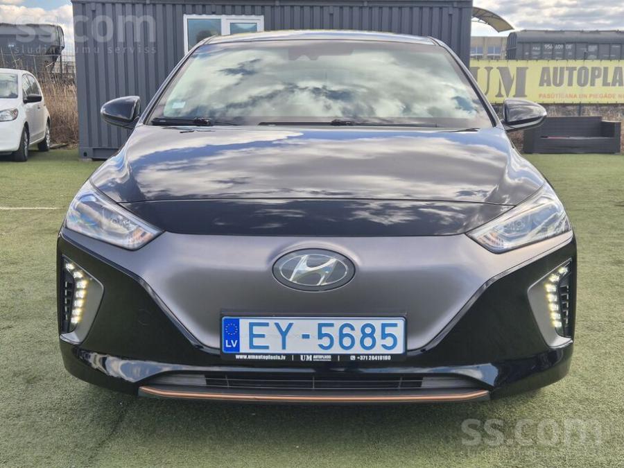 Черный Хендай Ioniq 2019 в Лиепая, объемом двигателя 1.60 л и пробегом 260 тыс. км за 9600 €, фото 3 на AUTOMOTO.COM.LV